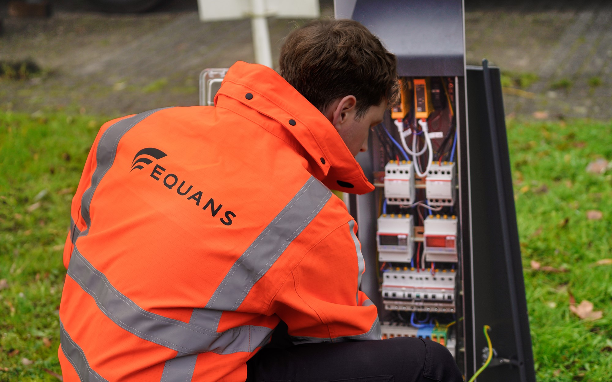 Grootschalig aanbod duurzaam gereviseerde laadpalen - Equans